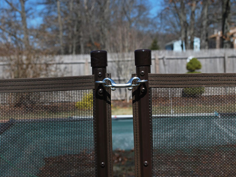 How To Choose the Best Pool Fence
